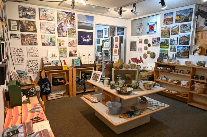 Yellowknife Northern Lights: An Adventure-Filled Guide To Plan Your ...